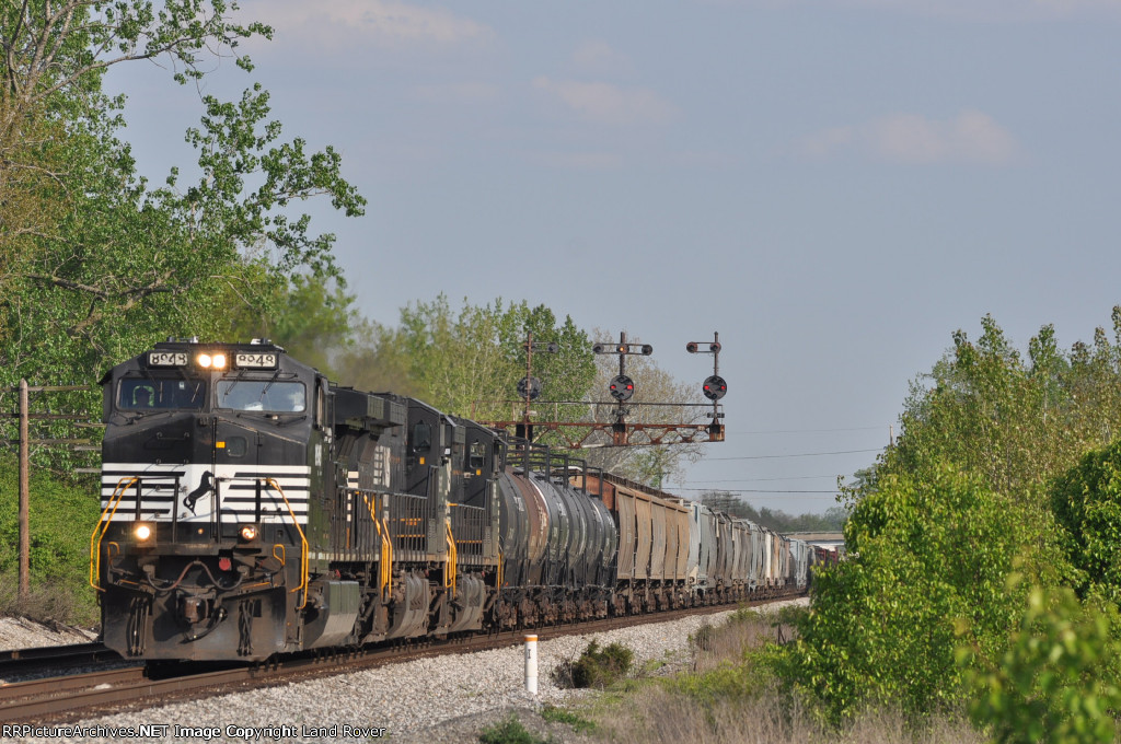 NS 8948 On NS 124 Northbound